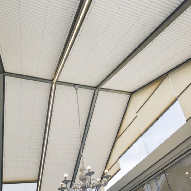 Store alvéolaire pour fenêtre de toit ou véranda en tissu avec guidage ...