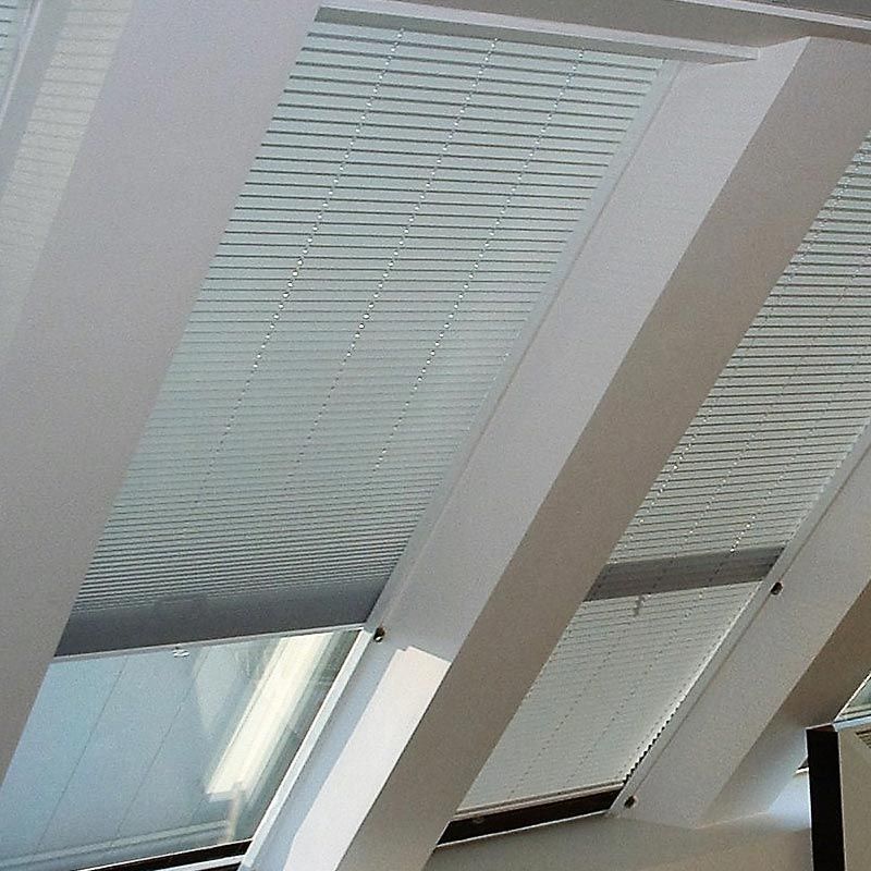 Store alvéolaire pour fenêtre de toit ou véranda en tissu avec guidage ...